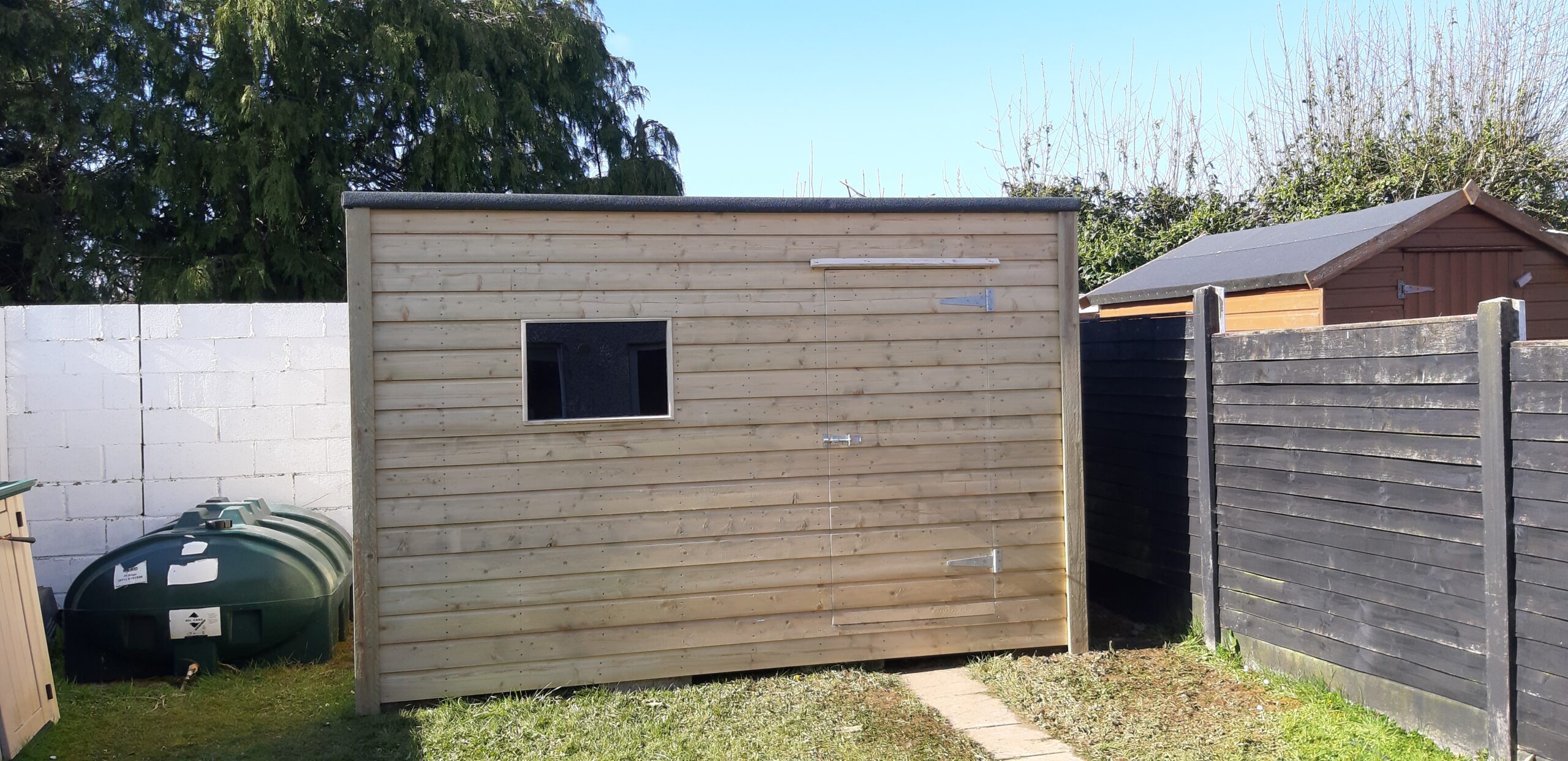 Entertainment Bar Shed - Bespoke Outdoor Entertainment Areas