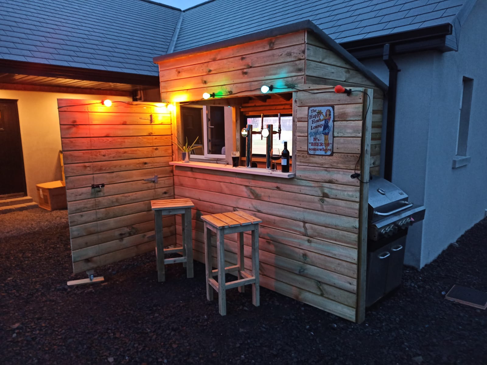 Entertainment Bar Shed - Bespoke Outdoor Entertainment Areas