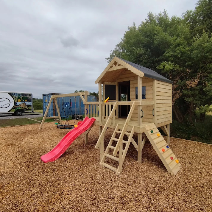 Nic House - Bespoke Outdoor Entertainment Areas